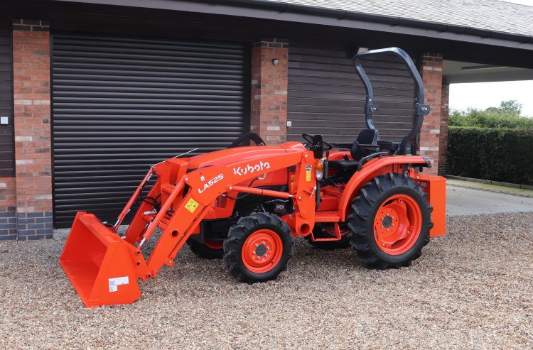 Used Kubota L1382 Compact Tractor & Loader for sale